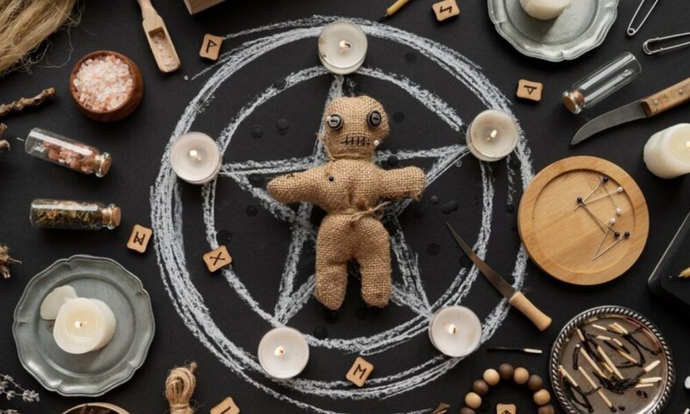 Thezburg Voodoo : A Guide to Its Secrets and Influence